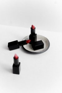 The 10 Best Natural Lipsticks With Organic Ingredients - The Good Trade
