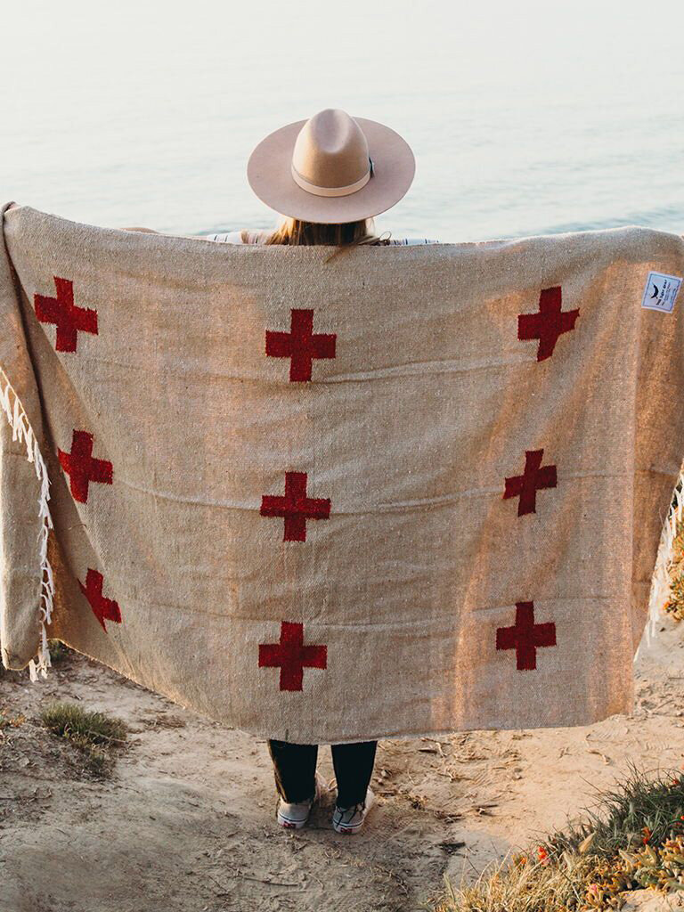 5 Sustainable Outdoor Blankets For Your Next Summer Picnic - The Good Trade