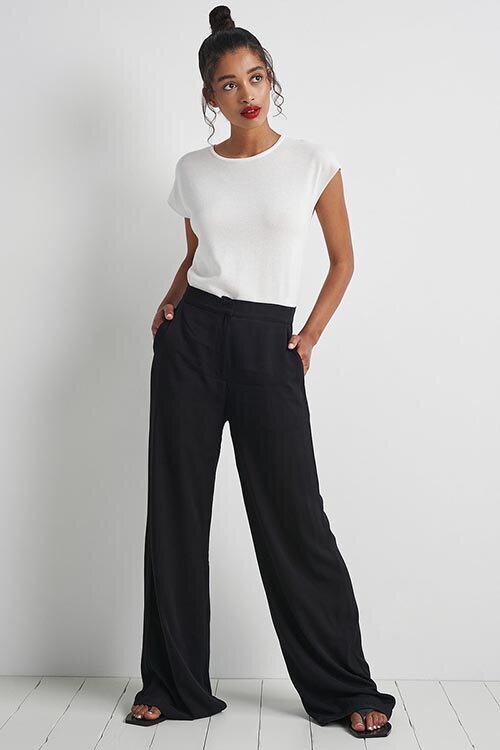 11 Baggy Pants And Jeans For A More Comfortable Fit - The Good Trade