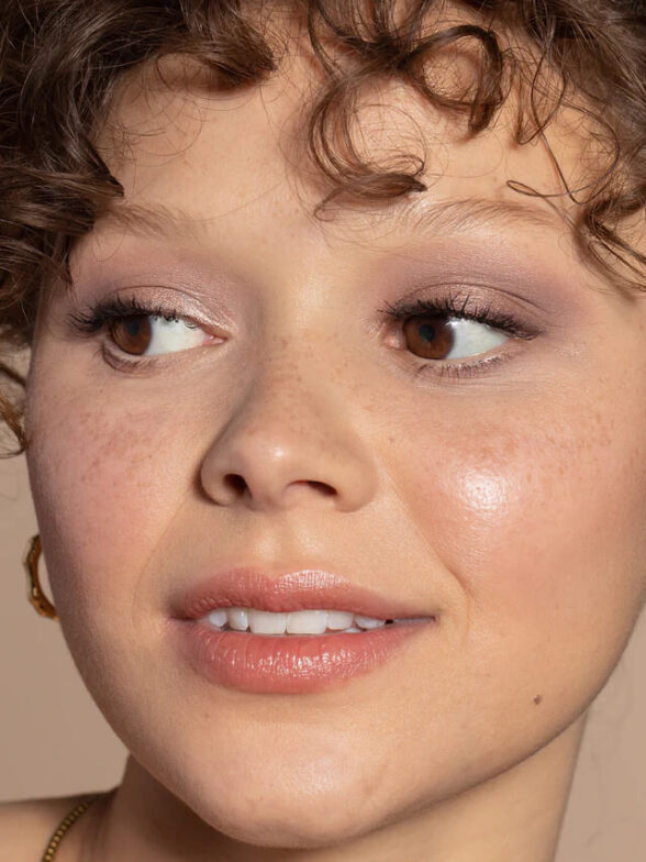 5 Clean Eyeshadows Made With Natural Ingredients - The Good Trade