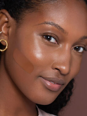 11 Best Natural Foundations With Non Toxic Ingredients - The Good Trade