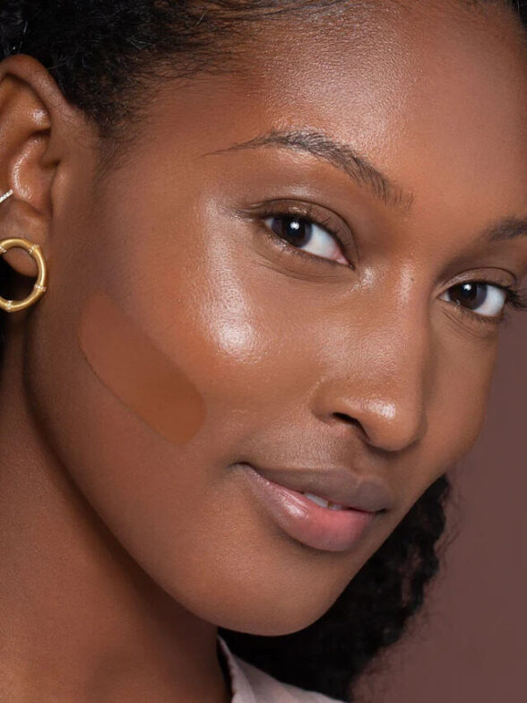 11 Best Natural Foundations With Non Toxic Ingredients - The Good Trade