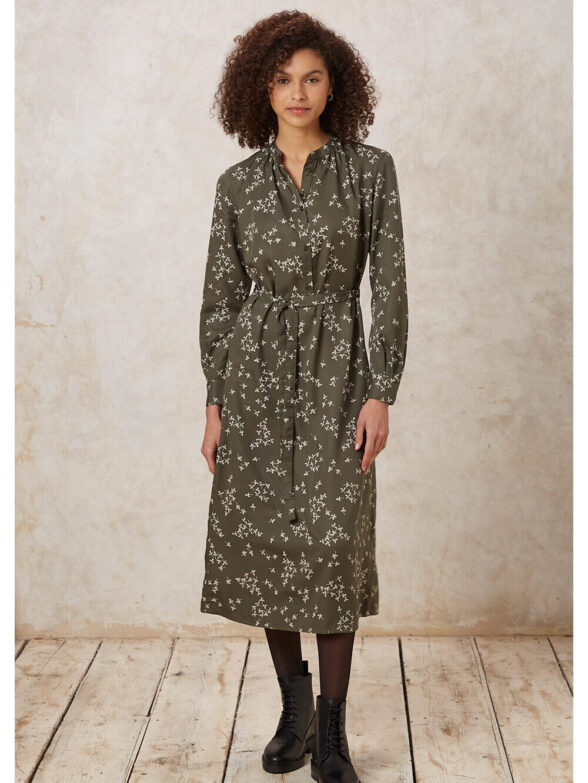 15 Sustainable Work Clothes To Wear In The Office - The Good Trade