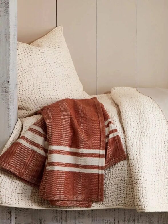 7 Best Throw Blankets With Sustainable & Organic Materials - The Good Trade