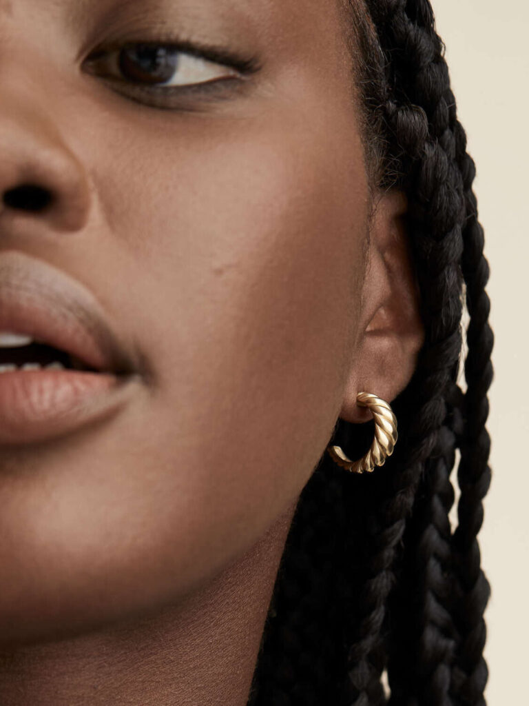 11 Minimalist Jewelry Brands For Simple Everyday Pieces - The Good Trade