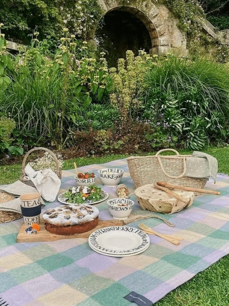 7 Sustainable Picnic Blankets For Spring 2024 - The Good Trade