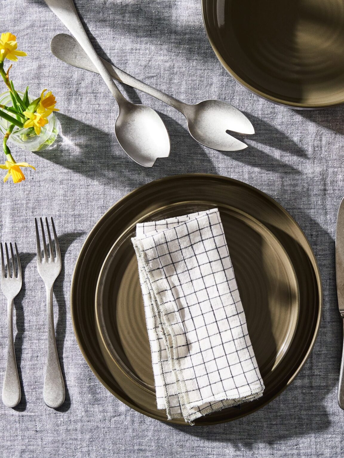 7 Ceramic Plate Brands For Sustainable Dinnerware - The Good Trade
