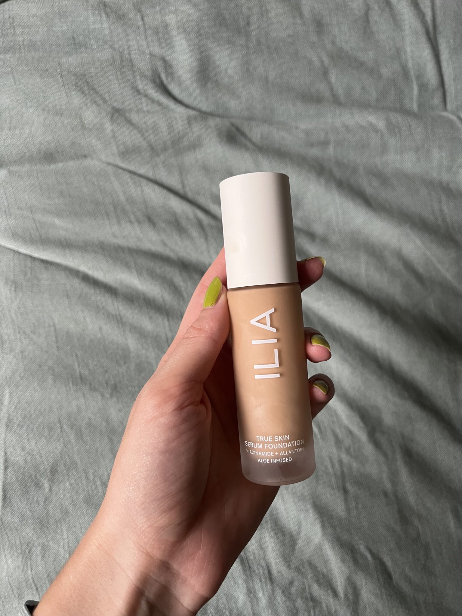 10 Best Natural Foundations With Non Toxic Ingredients - The Good Trade