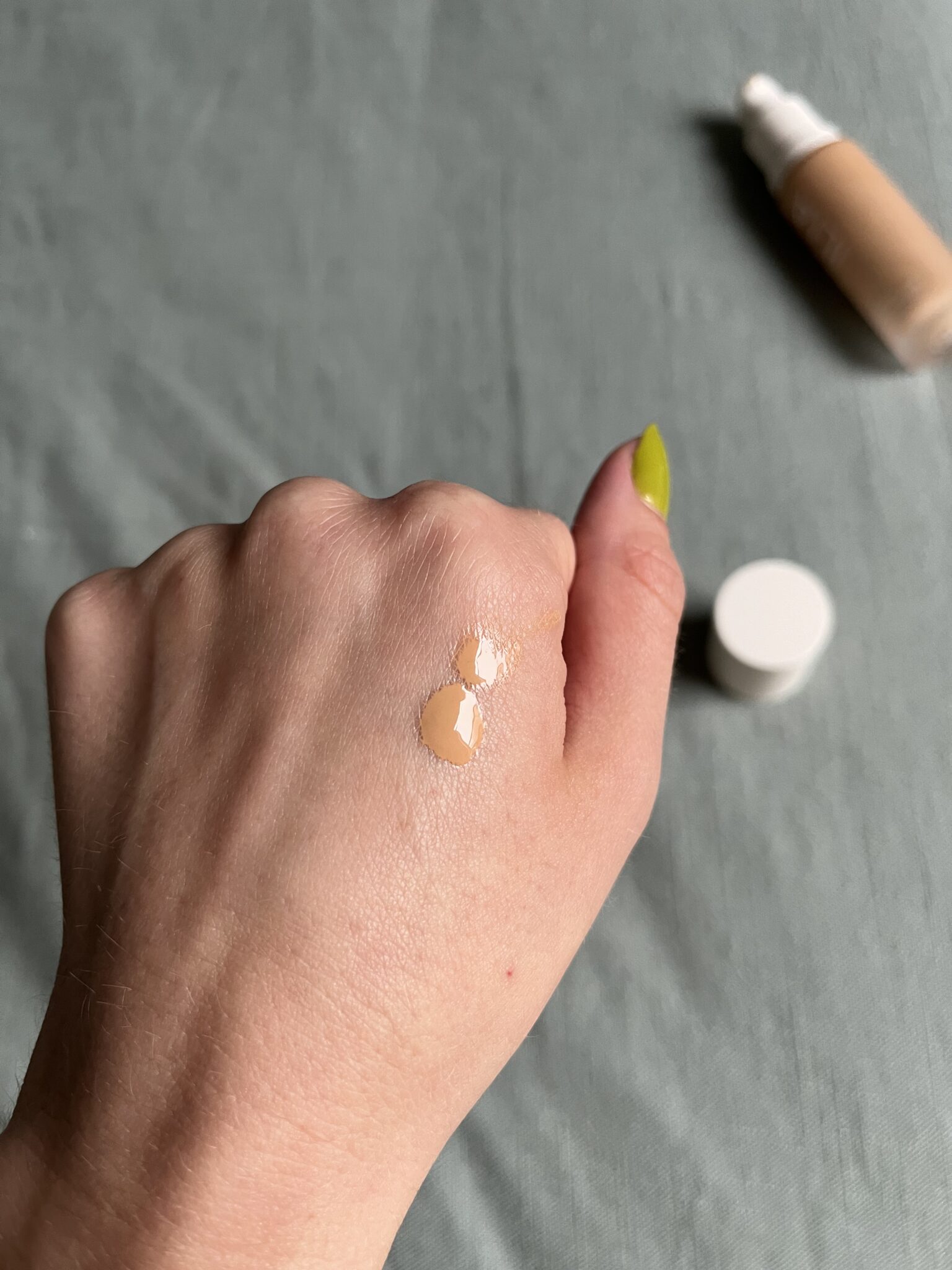 10 Best Natural Foundations With Non Toxic Ingredients - The Good Trade