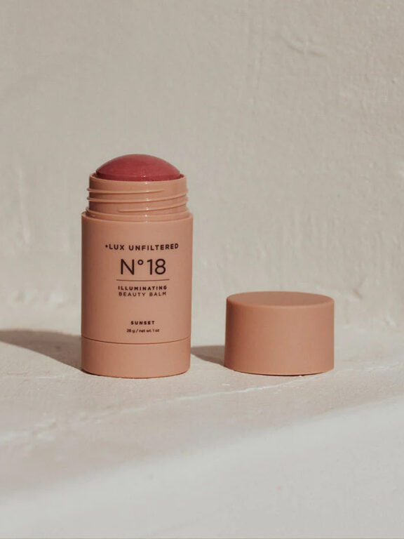 5 Best Editor-Approved Organic Highlighters For Dewy Skin - The Good Trade