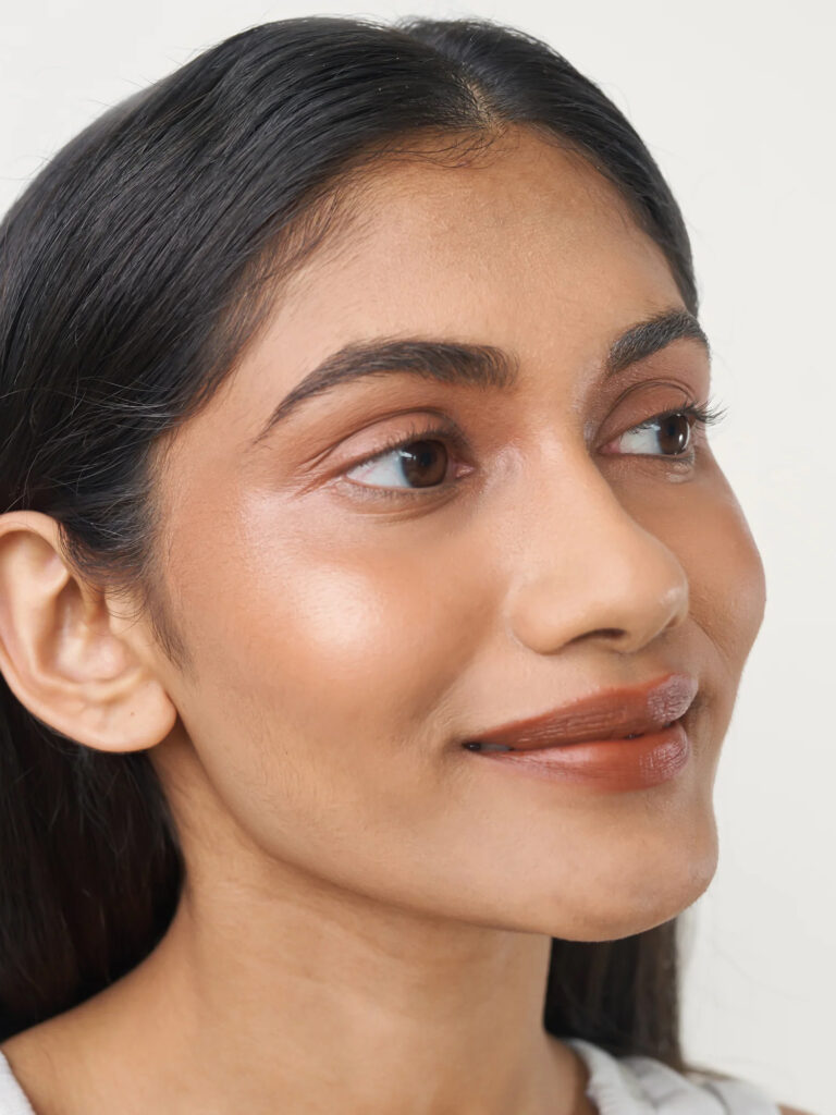 5 Best Editor-Approved Organic Highlighters For Dewy Skin - The Good Trade