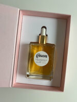 We Review Gisou’s Honey-Infused Haircare (And Lip Oil!) - The Good Trade
