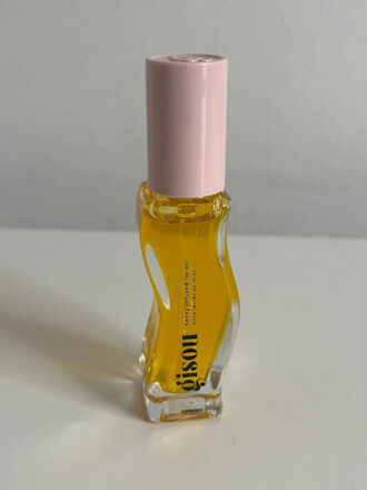 We Review Gisou’s Honey-Infused Haircare (And Lip Oil!) - The Good Trade