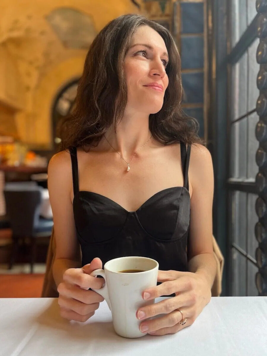 10 Female Poets Through History To Inspire Us In 2026 - The Good Trade