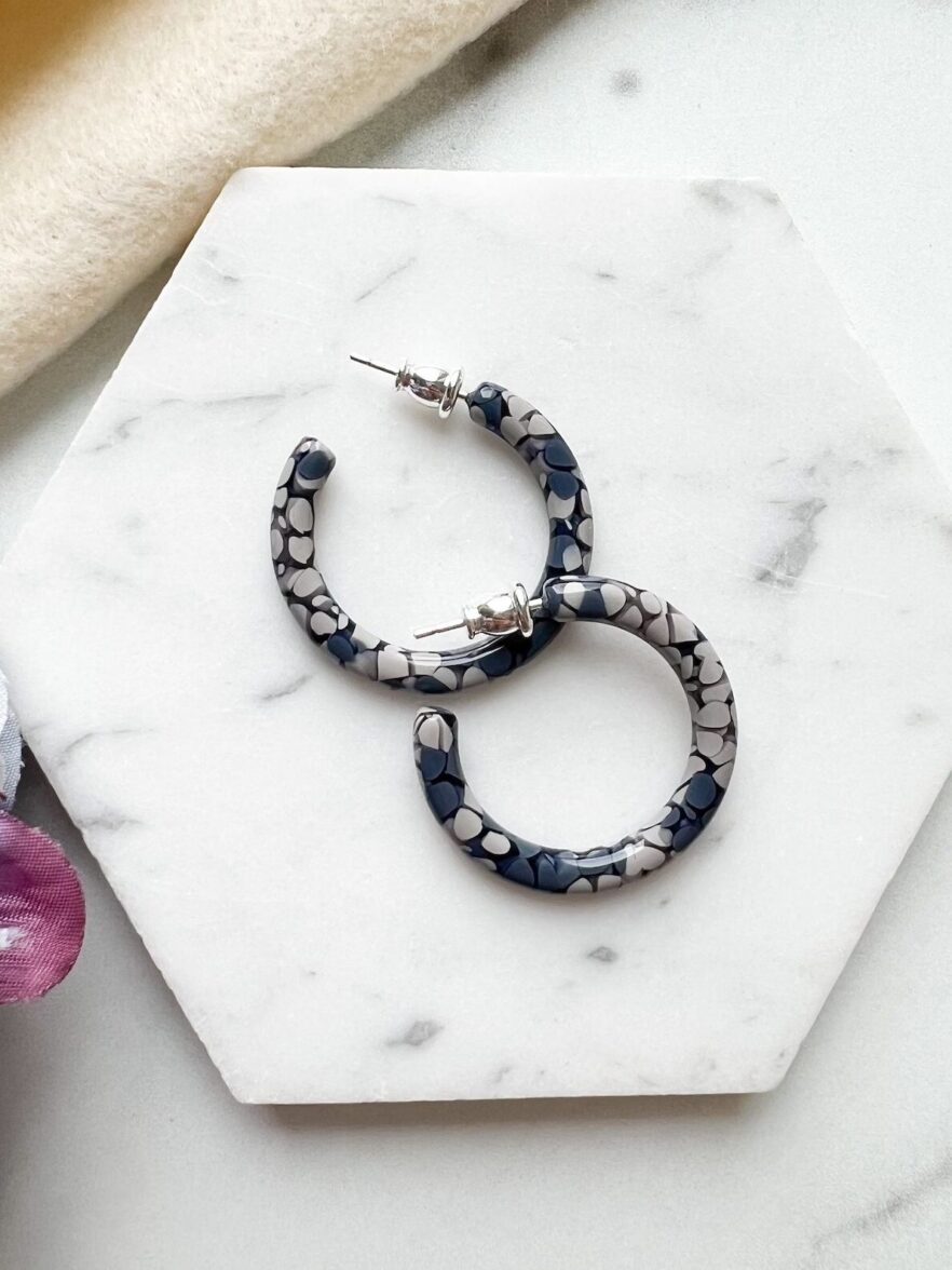 15 Minimalist Jewelry Brands For Simple Everyday Pieces - The Good Trade