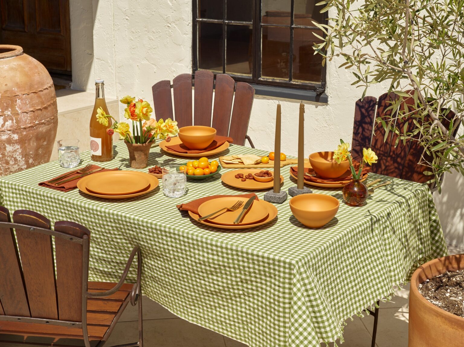 9 Best Sustainable Dinnerware Brands For Ceramic Plates - The Good Trade