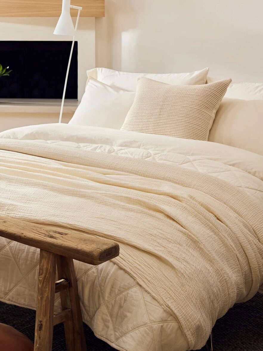 10 Organic Throw Blankets For Fall - The Good Trade