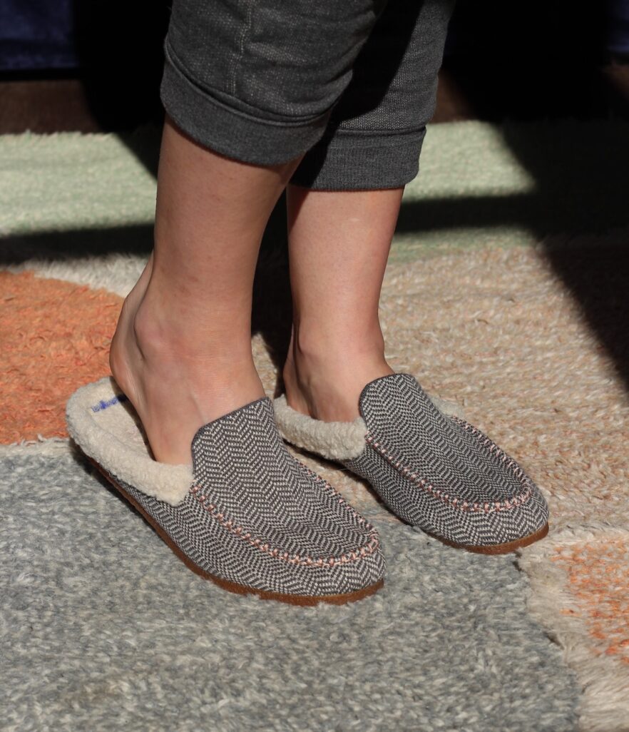 7 Best Organic And Sustainable Slippers (2025) - The Good Trade