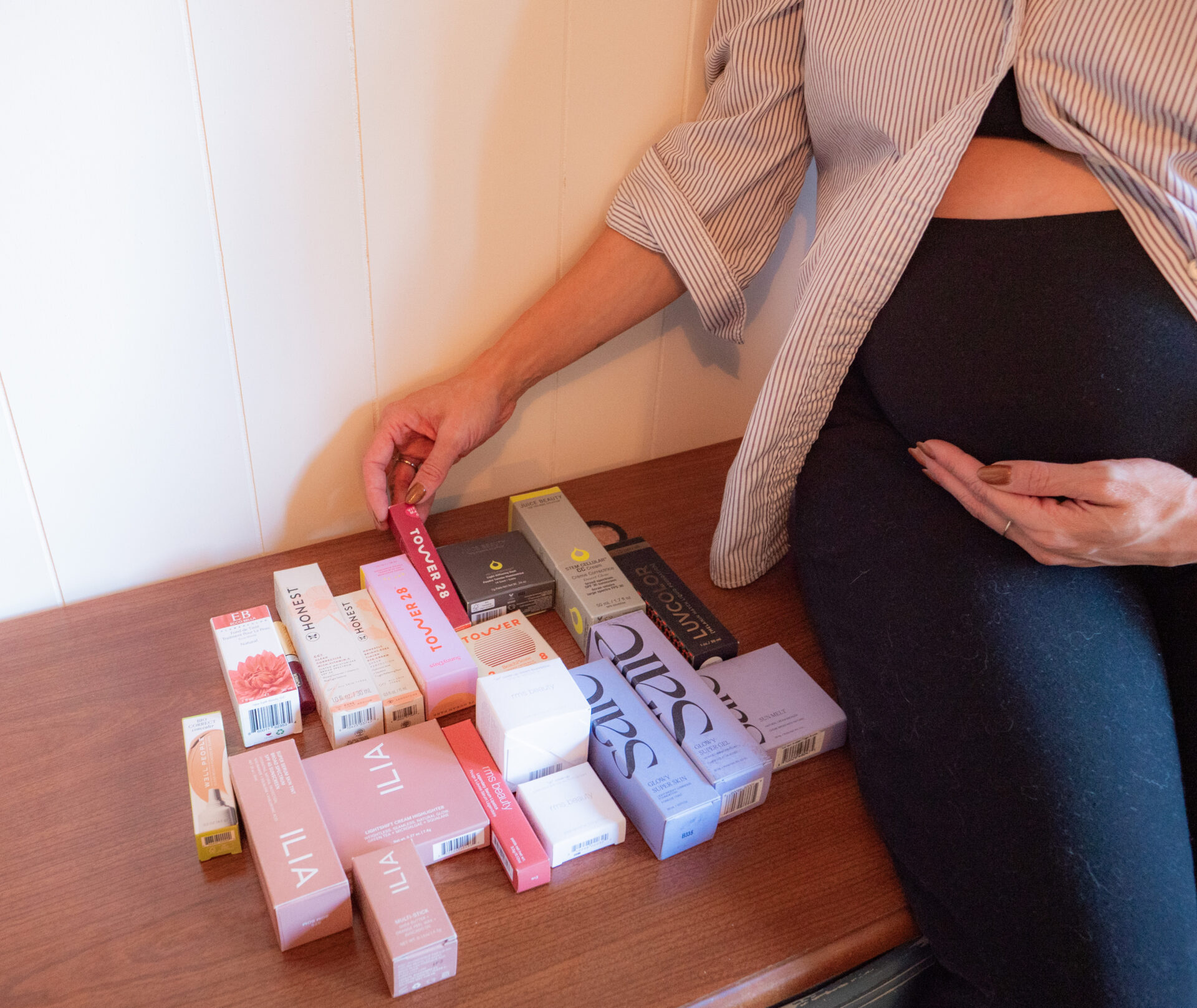 9 Safe Makeup Brands For Pregnancy (2025 Review) - The Good Trade