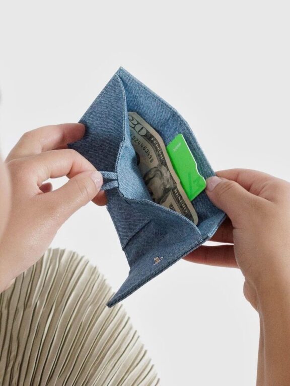 9 Sustainable & Eco-Friendly Wallets For Men (2025) - The Good Trade